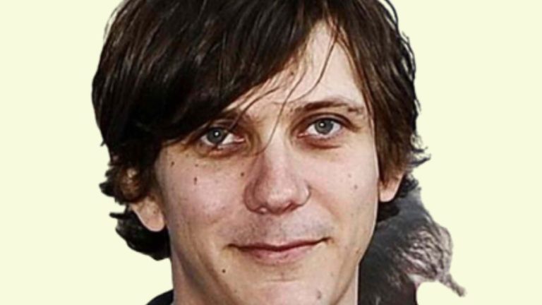 Sam Skarsgard: Actor, Movies, Doctor, Parents, Siblings, Wife, Age ...